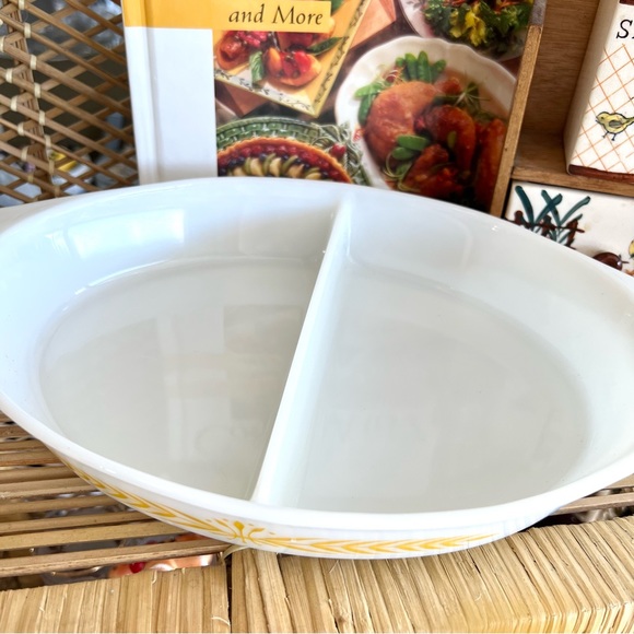Pyrex | Kitchen | Vintage Pyrex 961 Royal Wheat 1 12 Quart Divided ...